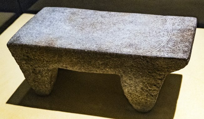 Ancient stone stool [Maritime Museum (Galle)]