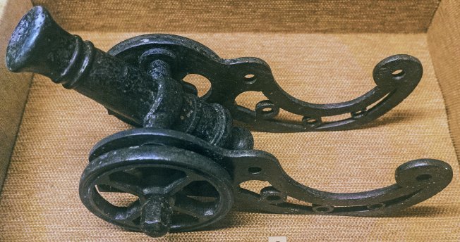 Cannon (Metal replica) [Galle National Museum]