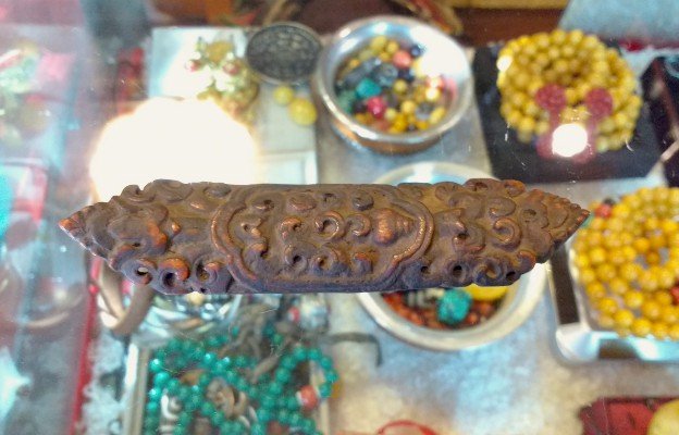 Figure 4.3.24: Simplified human bone ornament for sale [Tibetan ritual ...