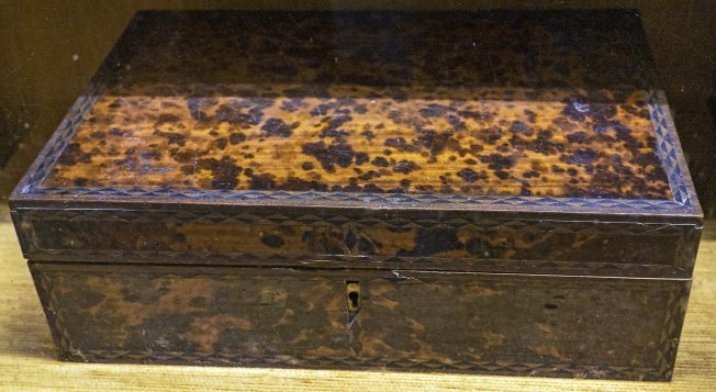 Jewelry box (turtle shells) [Galle National Museum]