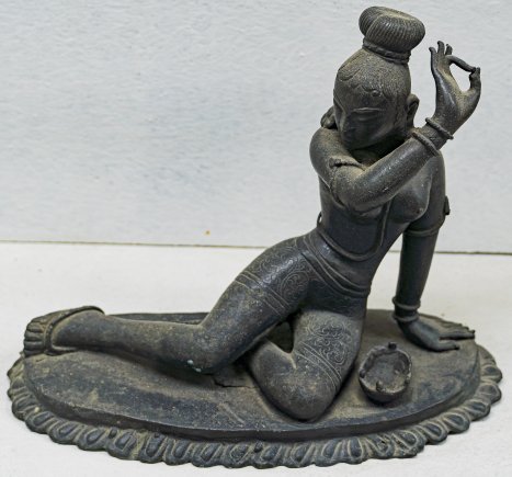 Jogini (Yogini) [Hindu Bronze Sculptures (NMN)]