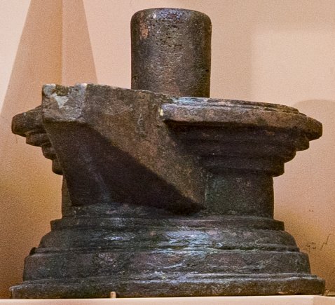 Linga (Nepal, 11th century) [Patan Museum (Nepal)]
