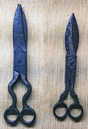 Scissors used for cutting ola leaves [Galle National Museum]