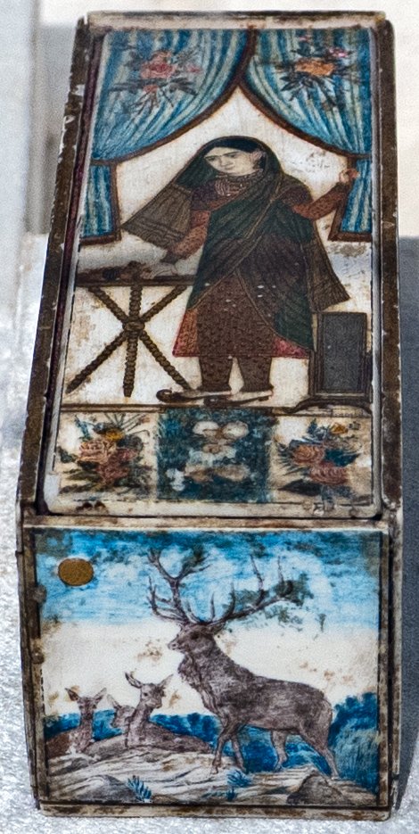 Box for Ganjifa (19th century) [New Delhi Museum—Decorative Arts]
