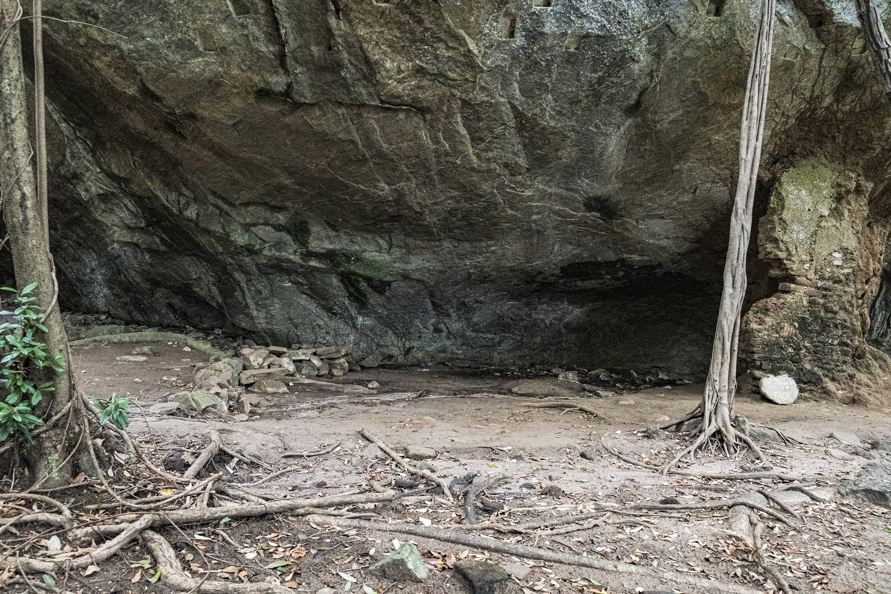 Cave ruins [Kaludiya Pokuna Archaeological Site]