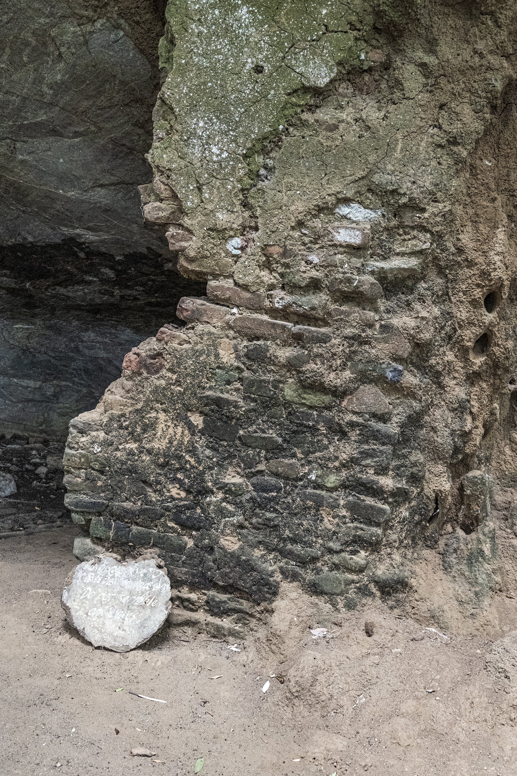 Cave ruins [Kaludiya Pokuna Archaeological Site]