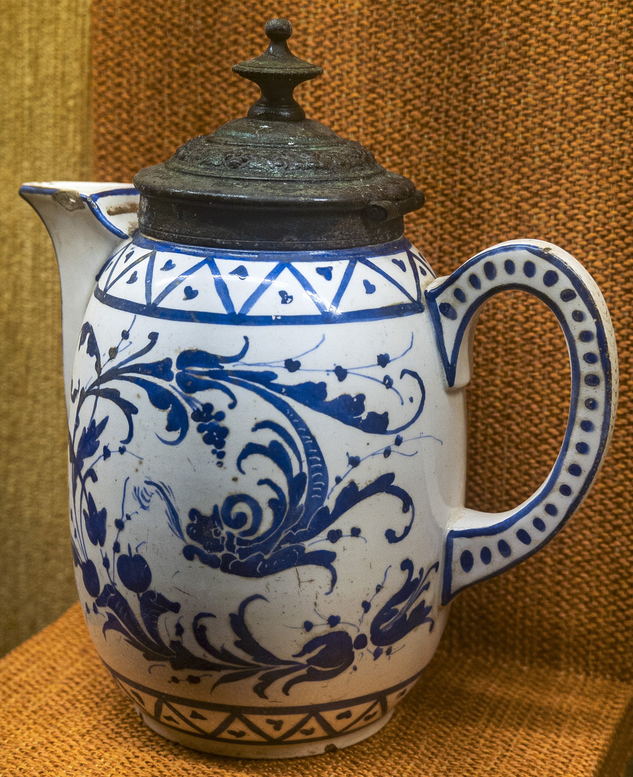 Chinese Pot with Spout [Galle National Museum]