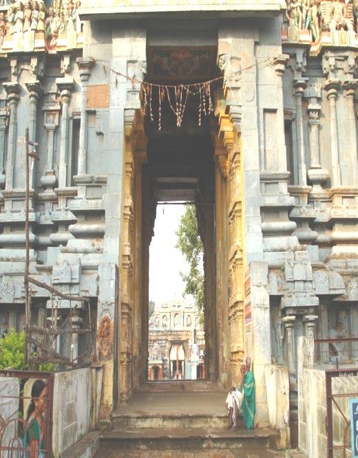 Figure 55. Entrance to the Nagesvarar temple from east [Sculptures in ...