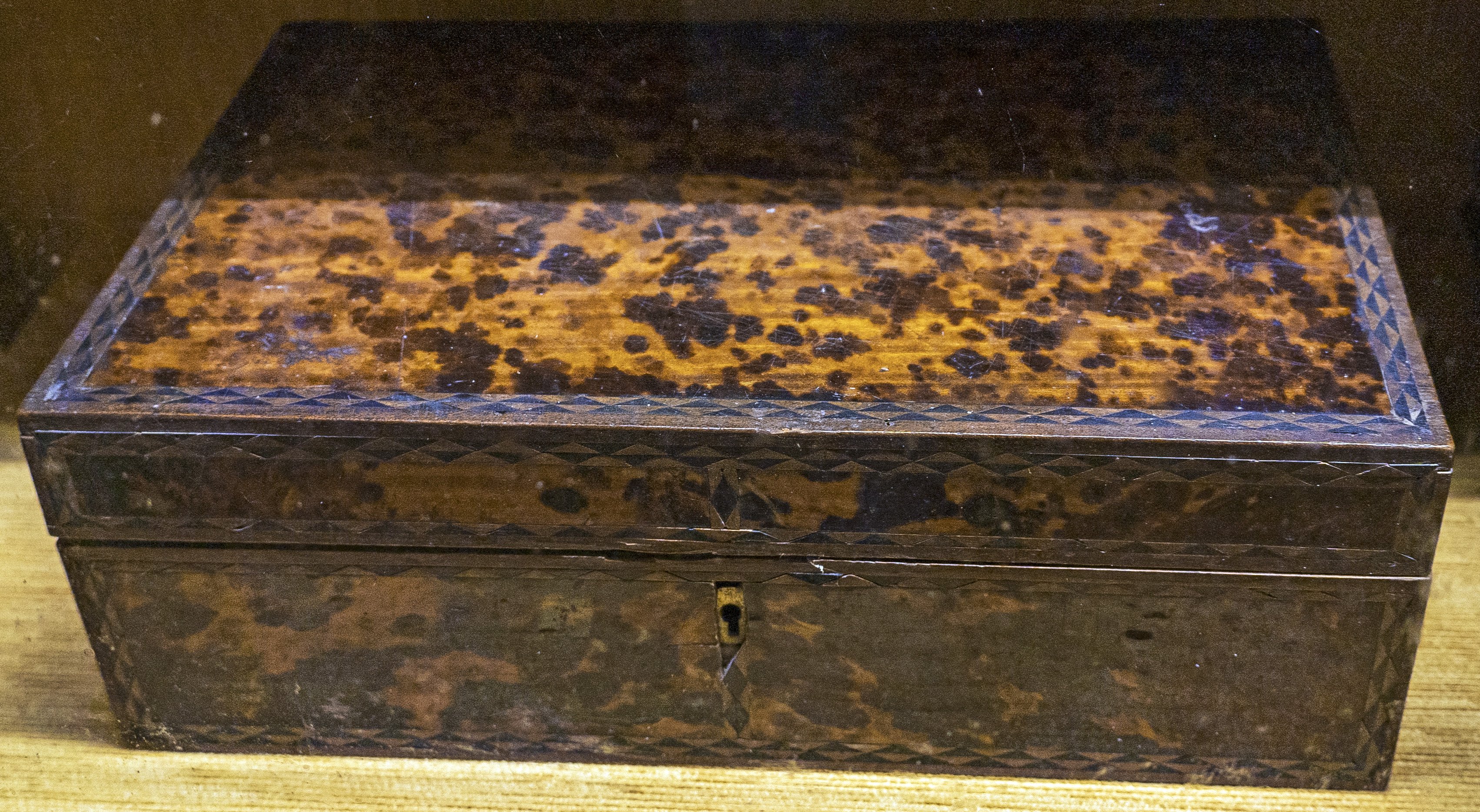 Jewelry box (turtle shells) [Galle National Museum]