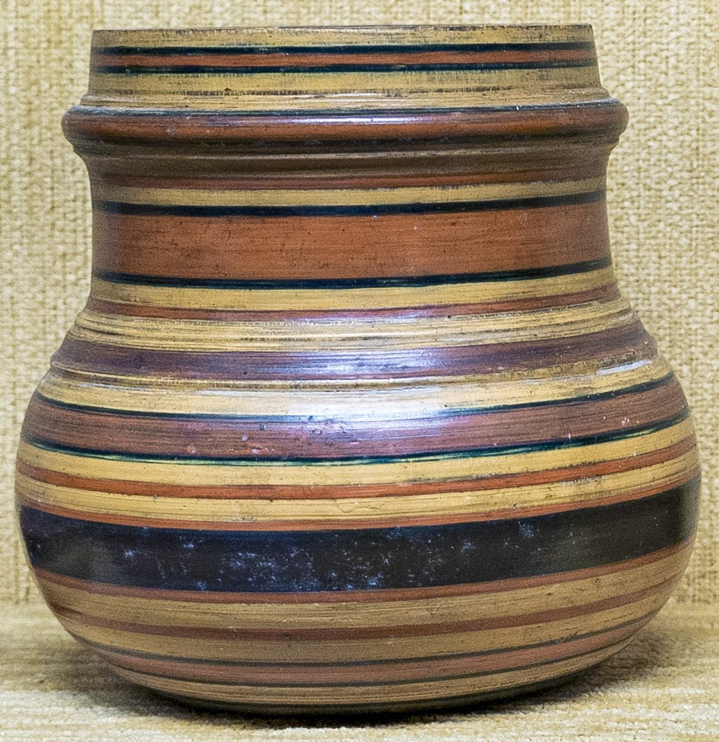 Lacquered grain measure [Galle National Museum]