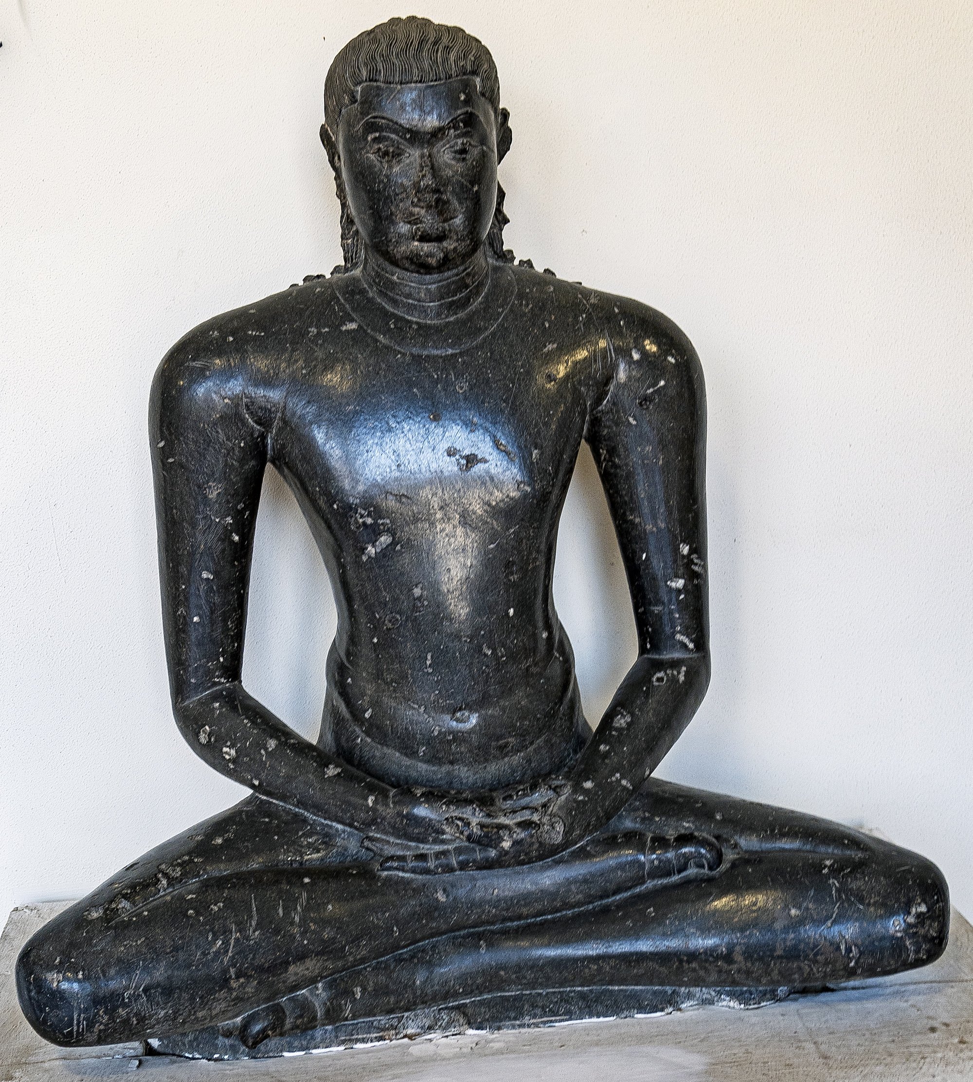 Sculpture of Adinatha (10th century) [New Delhi Museum—Various sculptures]