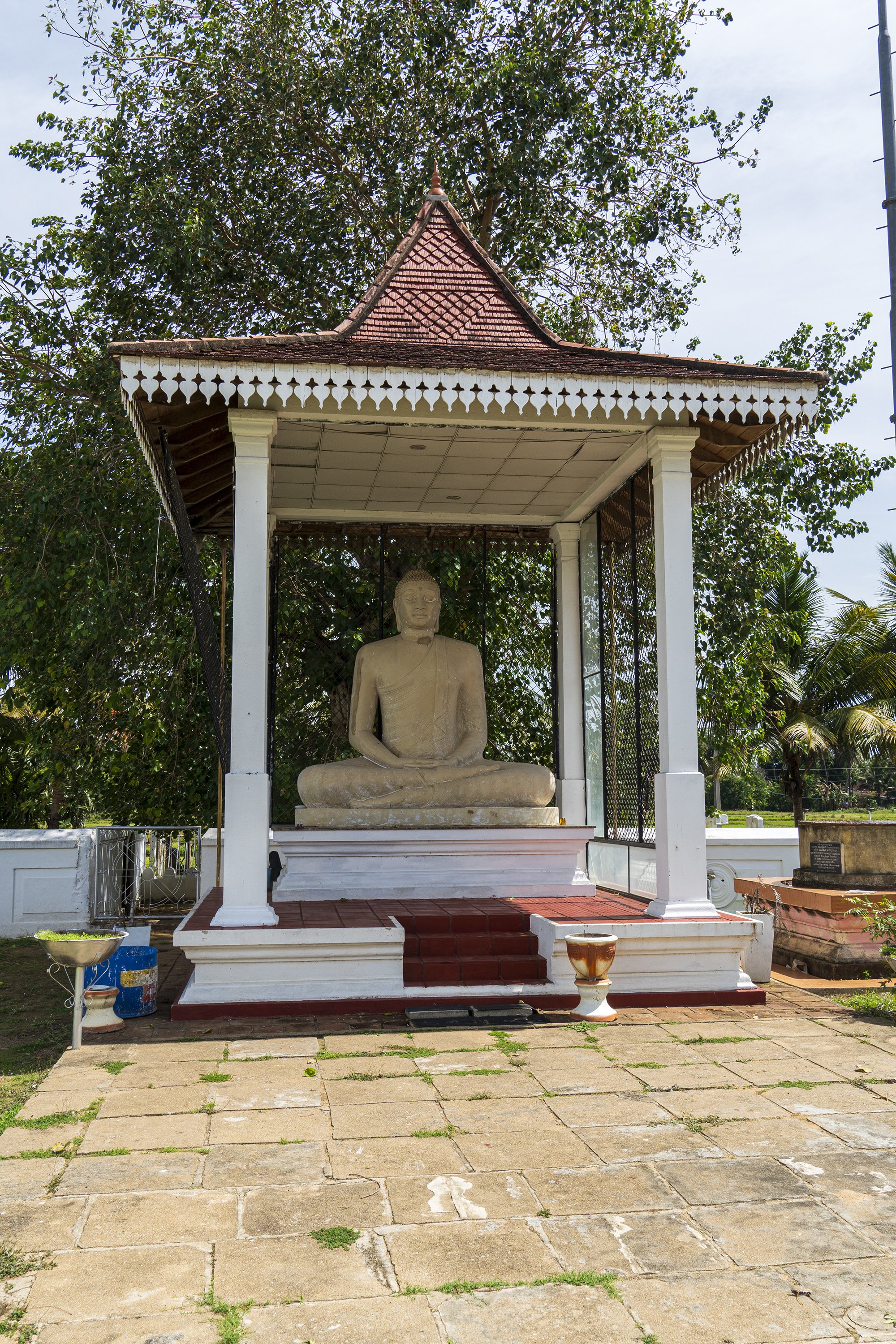Temple shrine [Tissamaharama Vihara]