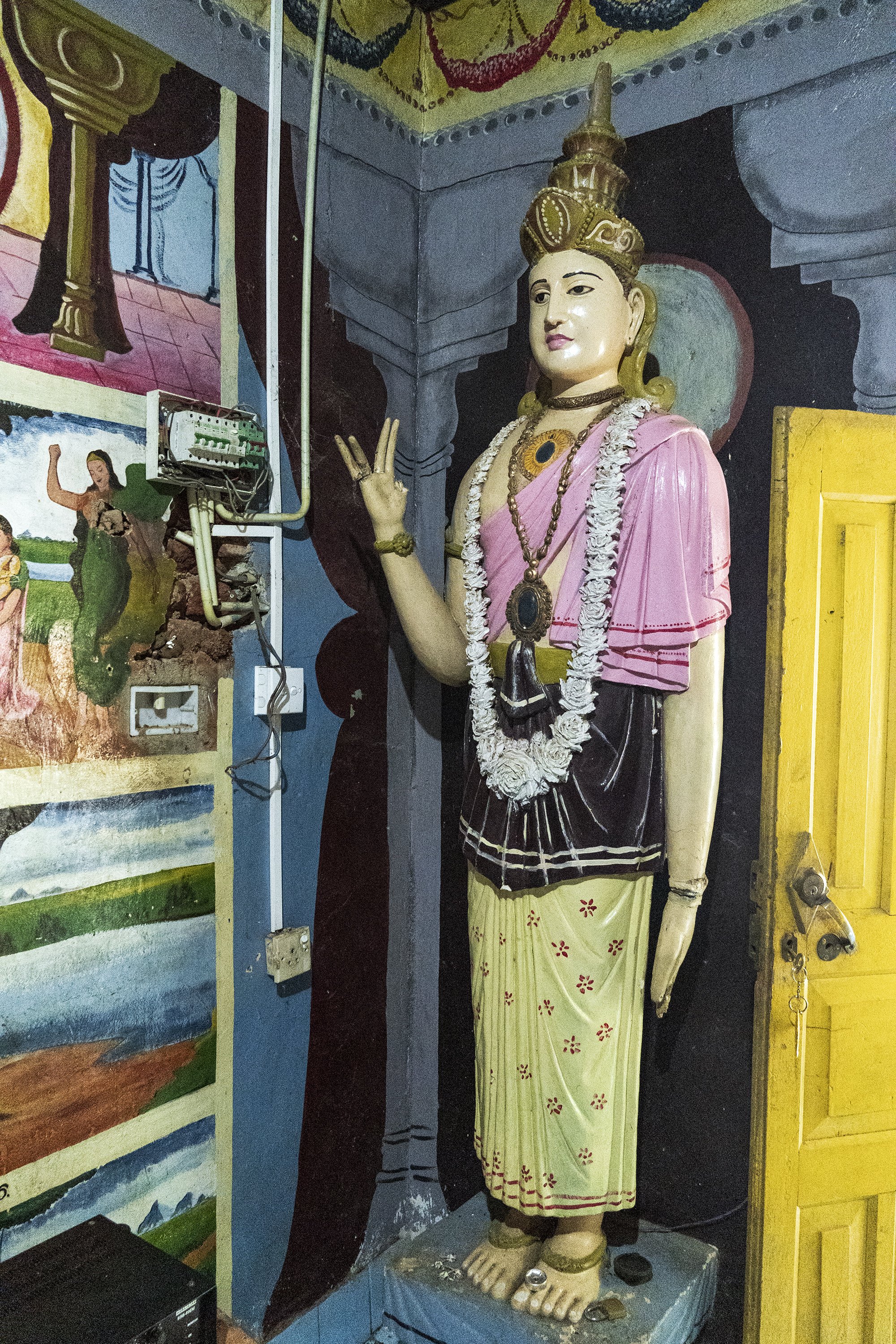 Vihara Mandir Statue [Habarana Tampita Rajamaha Viharaya]