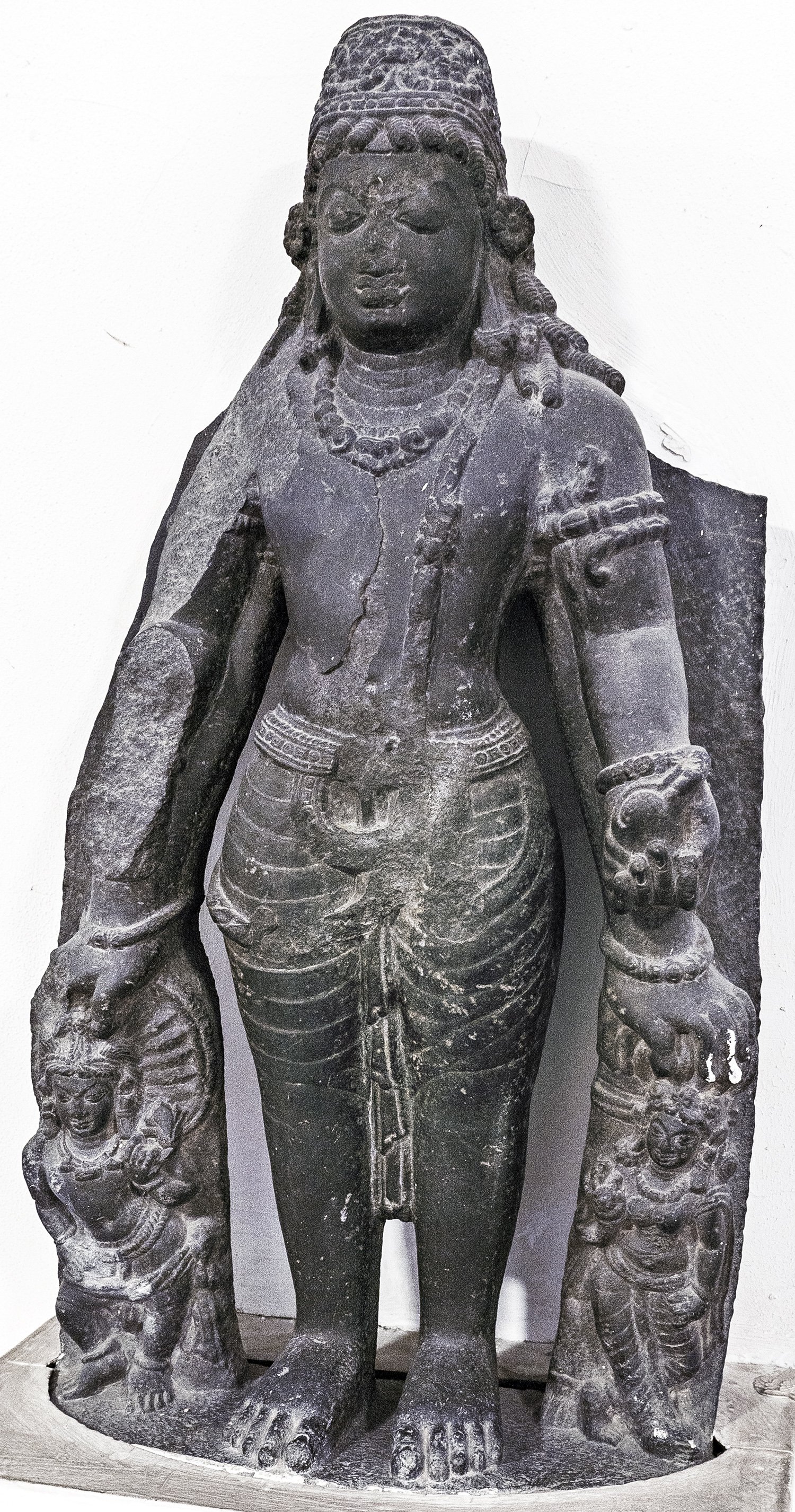 Vishnu (9th century) (Pala dynasty) [New Delhi Museum—Various sculptures]