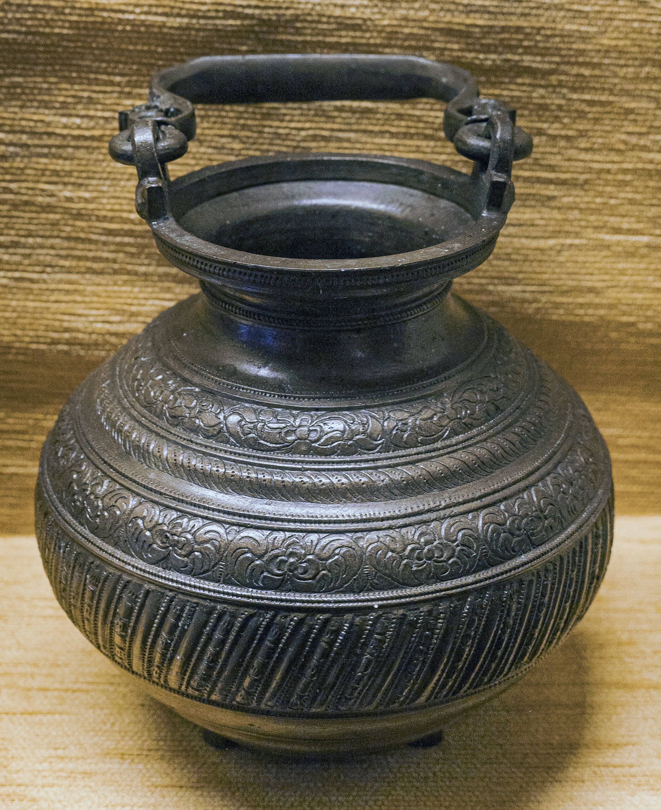 Water vessel with handle [Galle National Museum]