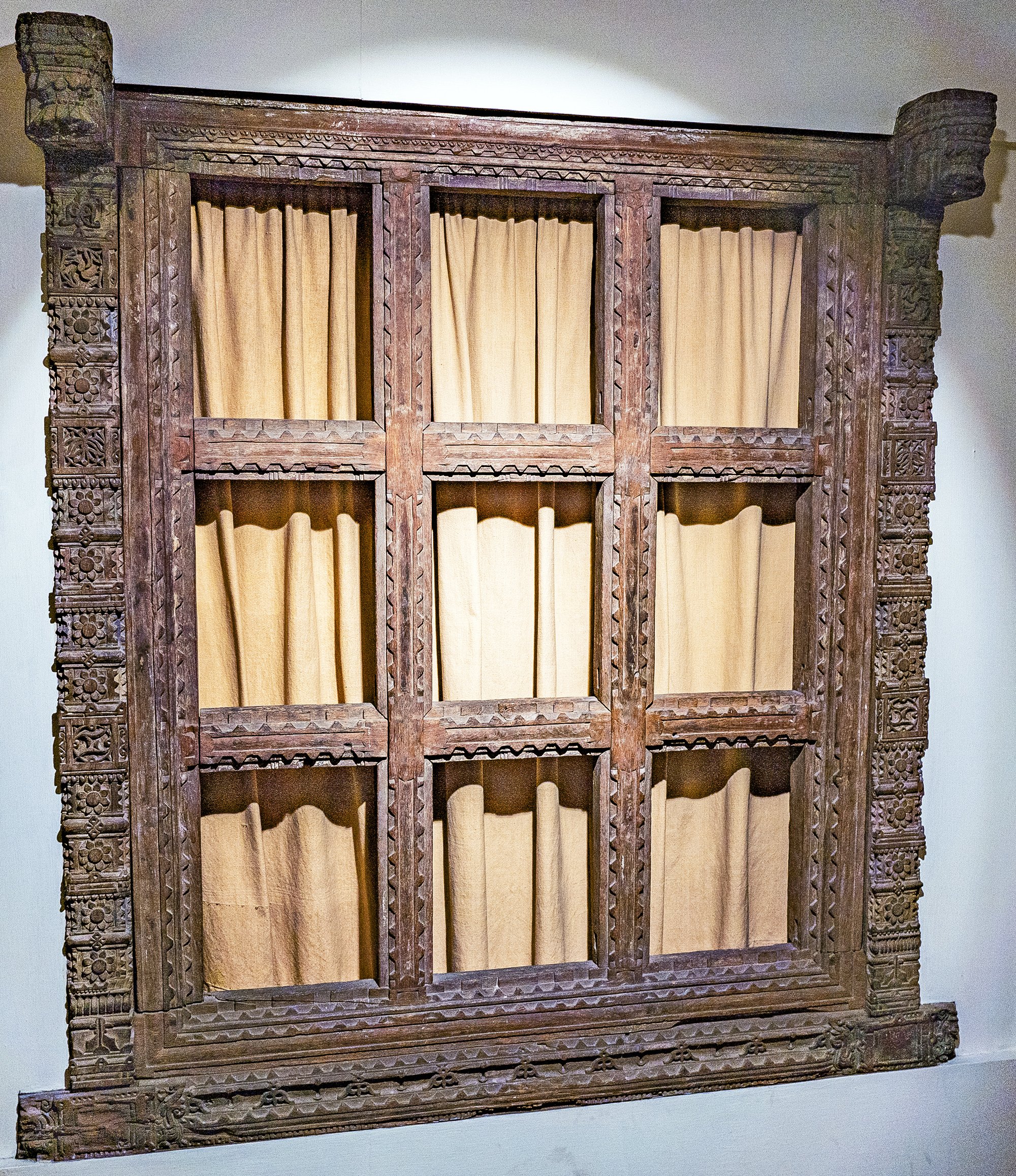 Wooden window-frame (17th century) [New Delhi Museum—Wood Carvings]
