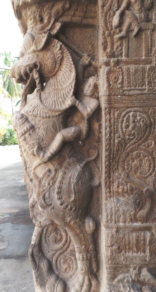 Figure 173b. Yali front view and a soldier riding a Yali (side view ...